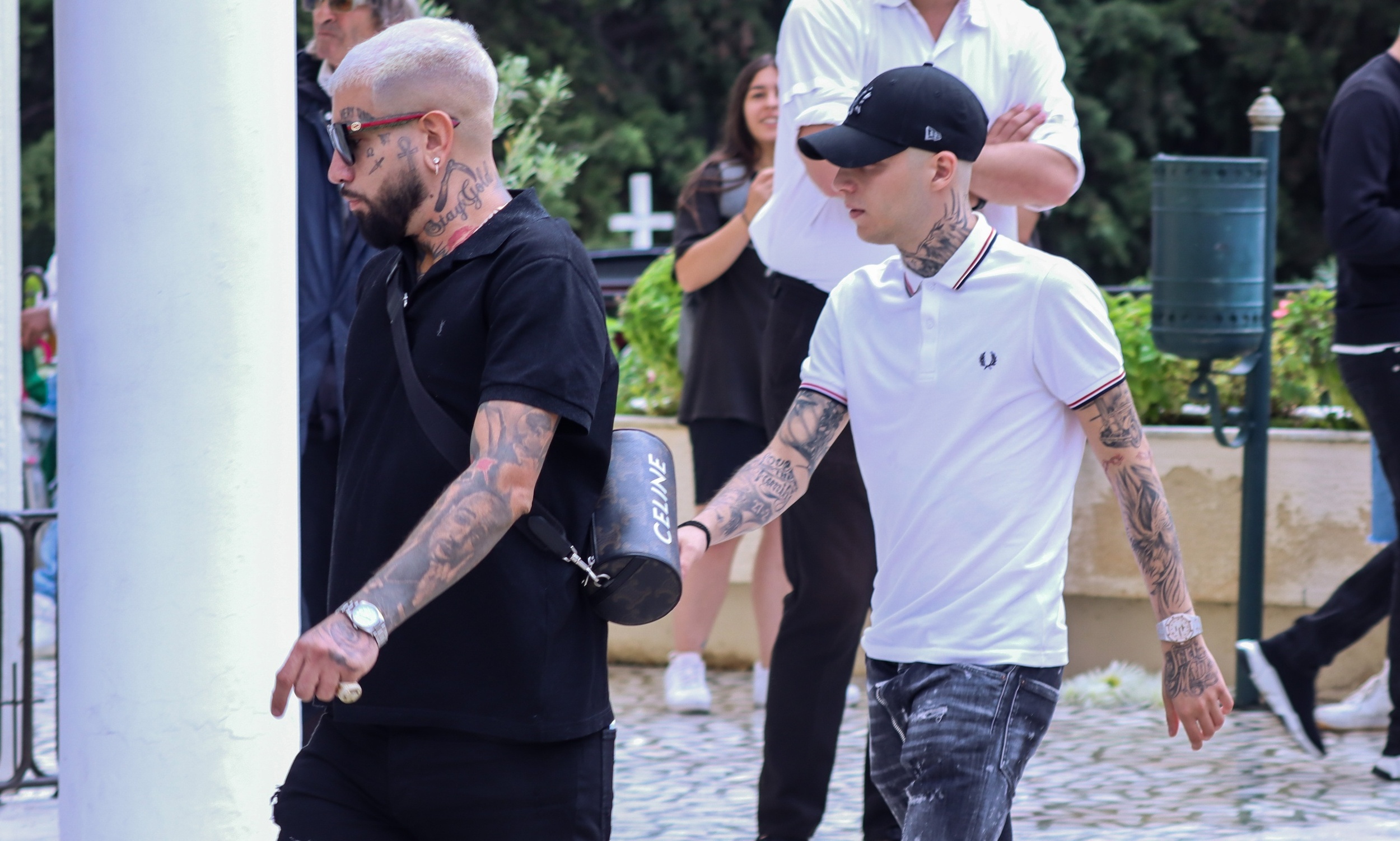 Θάνατος 23χρονου τράπερ: Απαρηγόρητος ο Trannos στην κηδεία του – Ο Snik αποχαιρετά τον φίλο του ...