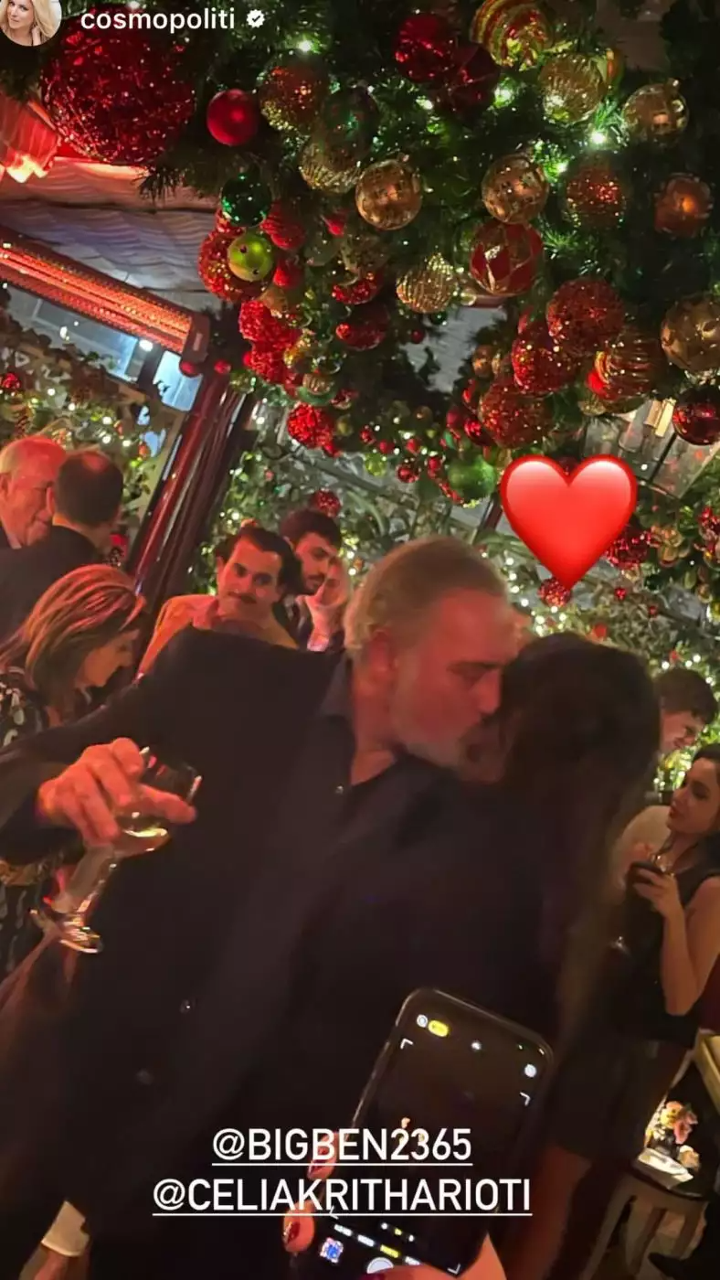 Στραφτάλισε όλο το μαγαζί: Η Δούκισσα Νομικού ντύθηκε έτσι καλεσμένη σε πάρτι & έβαλε γυαλιά ...