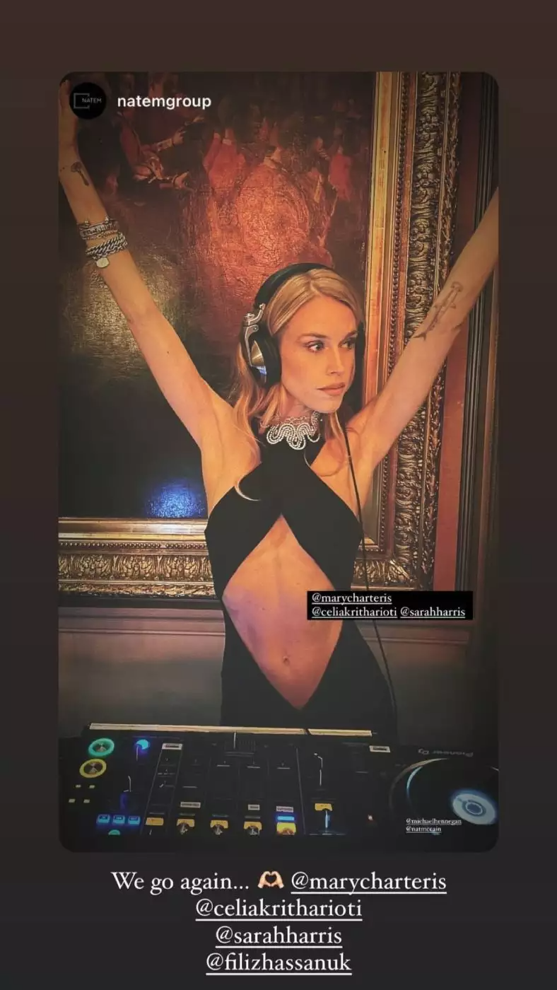 Στραφτάλισε όλο το μαγαζί: Η Δούκισσα Νομικού ντύθηκε έτσι καλεσμένη σε πάρτι & έβαλε γυαλιά ...