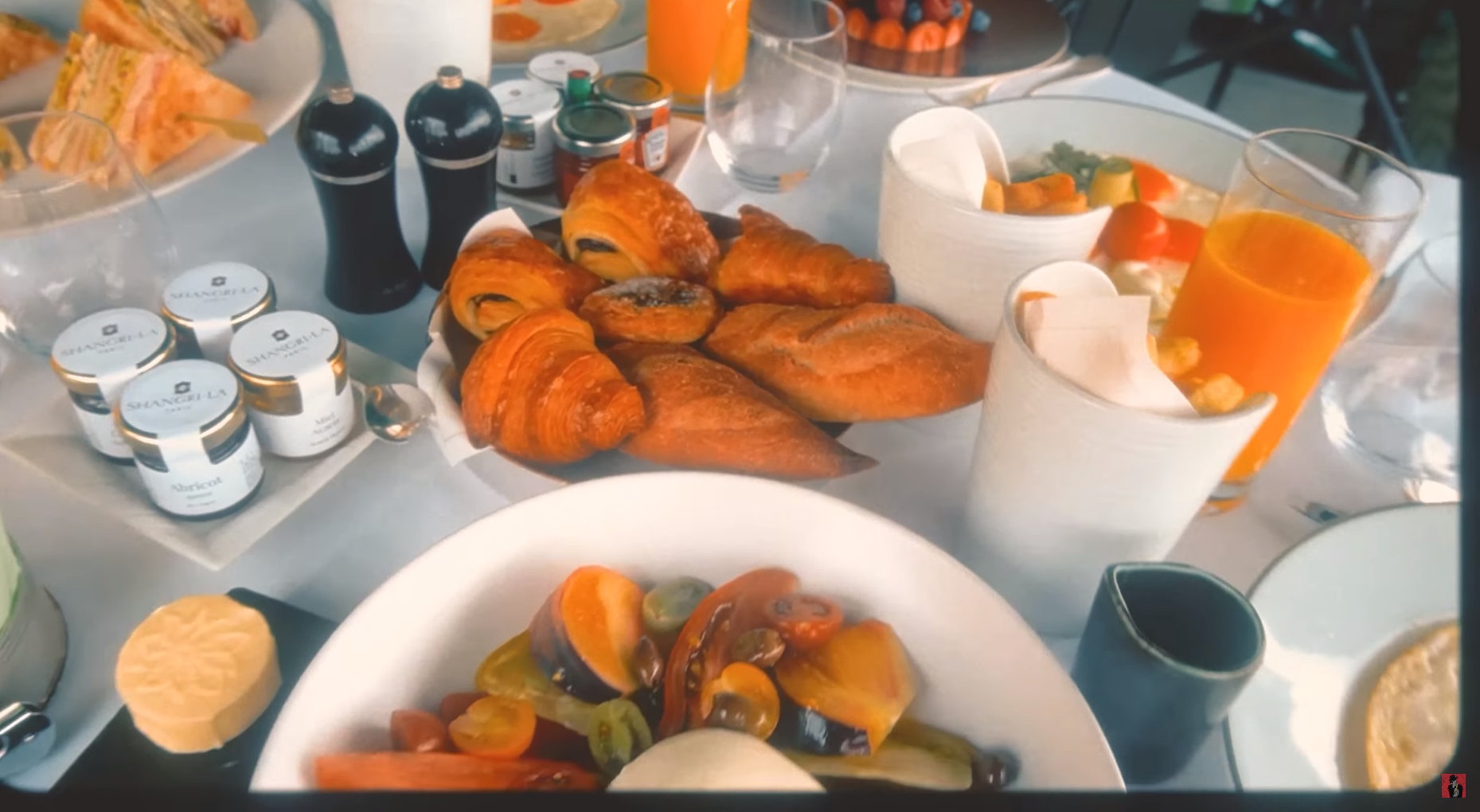 Ζει στη χλιδή: Επίδειξη πλούτου από τον SNIK- Το γεύμα των 709€ στο Παρίσι, το απλησίαστο ...