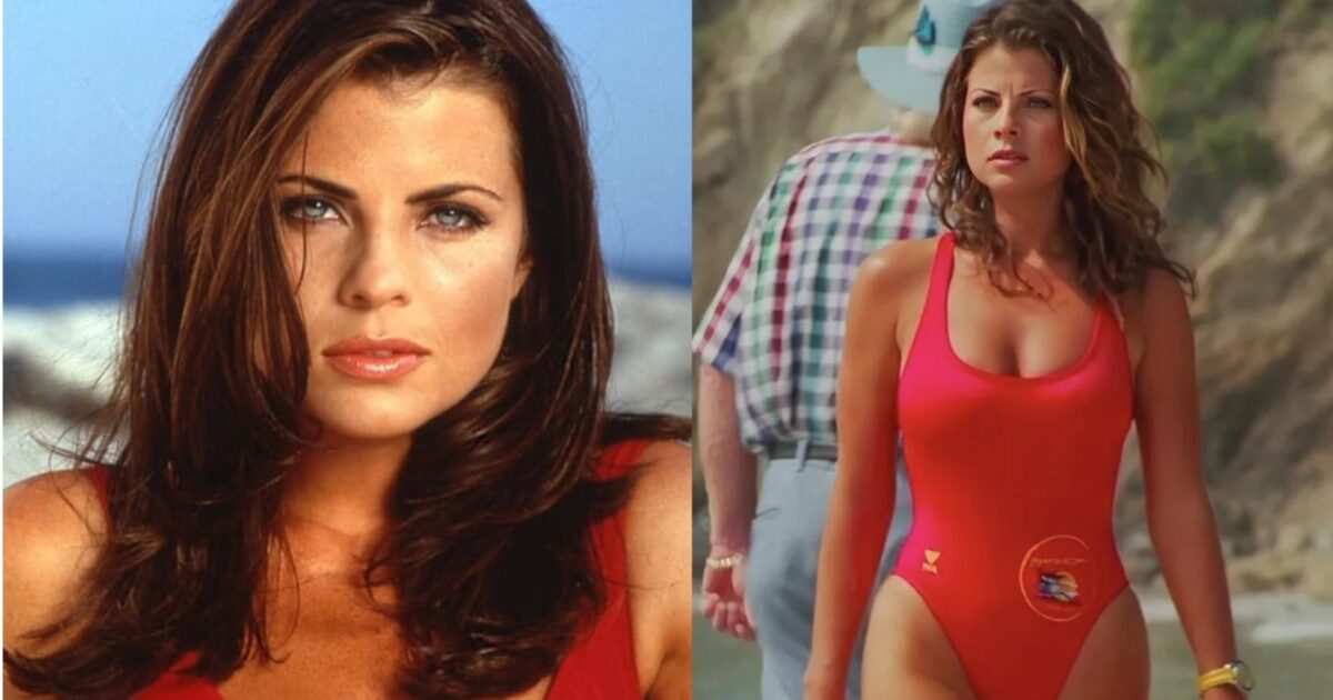 Τότε την ποθούσαν όλοι αλλά σήμερα... Η ναυαγοσώστρια του Baywatch που έκλεισε τα 55 και ...